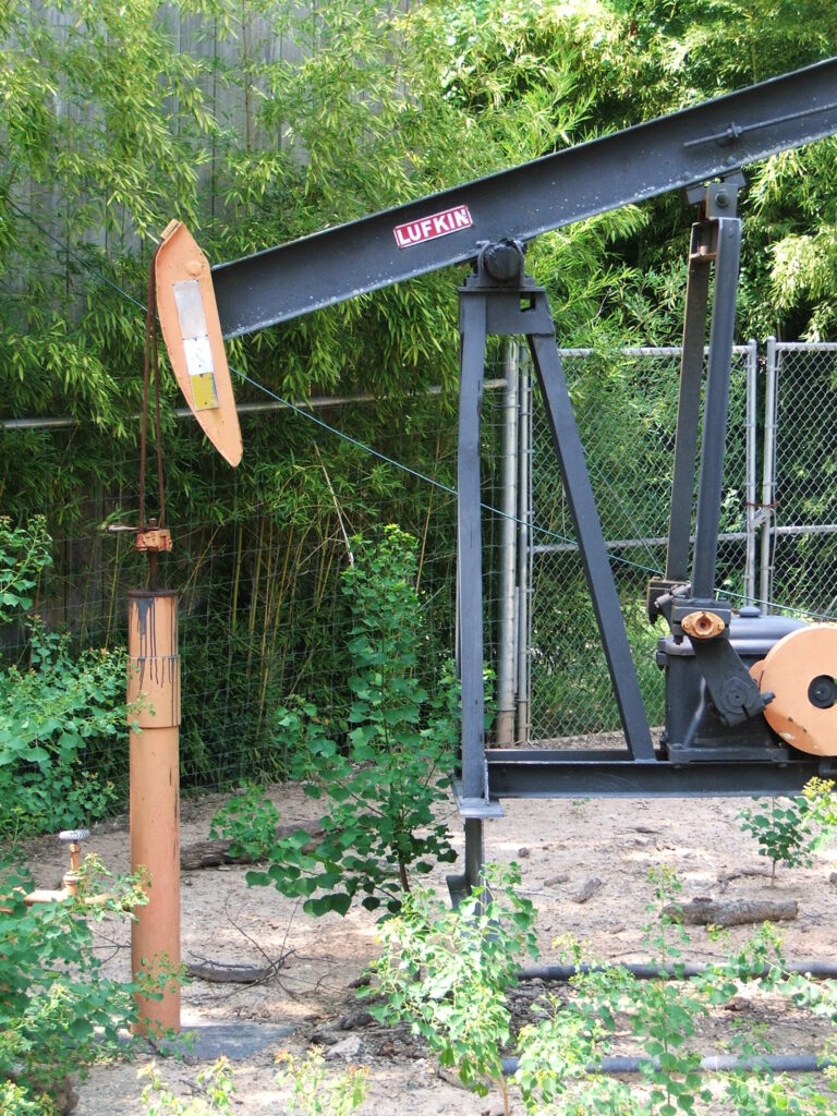 Prospecting and extraction of oil - Rincón educativo